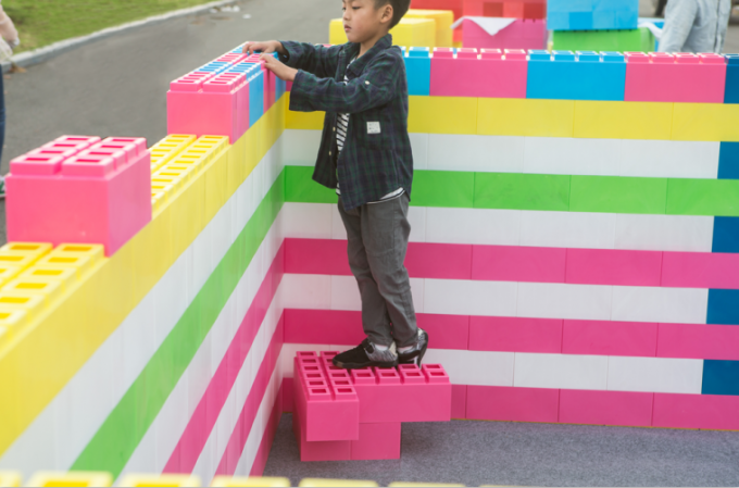 Children plastic large building blocks to Creative plastic interlocking toy for kids